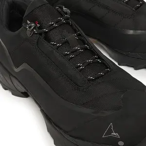 ROA Quilted Round-toe Low-top Sneakers