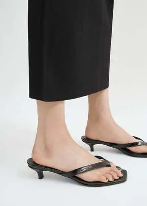 TOTEME Embossed Flip Flops - Black