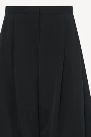 THE ROW Kalyan Pleated Shorts
