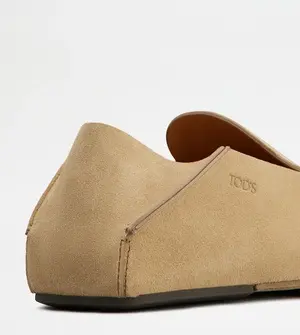 TOD'S Gommino Slip-on Loafers In Calfskin Suede - Nude