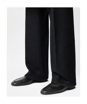 TOD'S Round Toe Slip-on Loafers