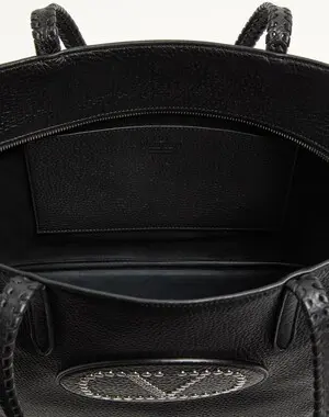 Valentino Garavani Grainy Calfskin Nellcôte Shopping Bag With Studded Vlogo - Nero