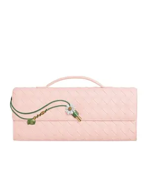 Bottega Veneta Bottega Veneta Andiamo Clutch Seashell