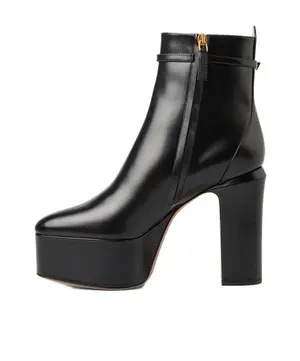 Valentino Garavani Logo Plaque Round Toe Platform Boots