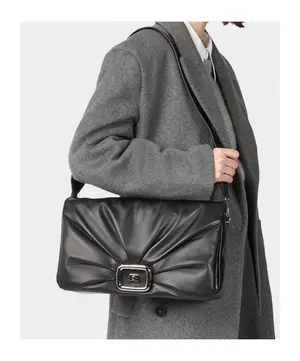 ROGER VIVIER Viv Choc Chain Shoulder Bag