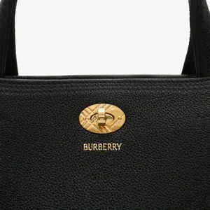 Burberry Medium Cotswolds Tote In Grainy Calf Leather With Check Panels