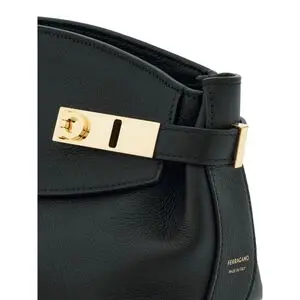 FERRAGAMO Hug Shoulder Bag - Black