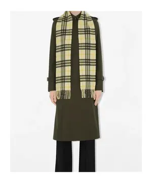 Burberry Checked Fringe Detailed Scarf - Candle