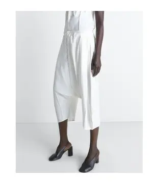 LEMAIRE Pleated Crinkled Viscose Twill Bermuda Shorts - Chalk