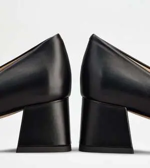 TOD'S Square Toe Chain Detail Pumps