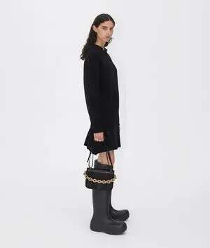 Bottega Veneta Small Leather Shoulder Bag With Chain Detail - Black