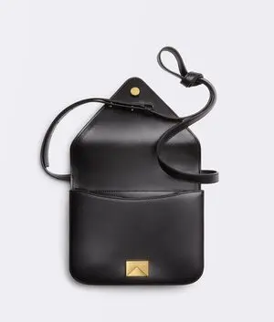 Bottega Veneta Small Leather Shoulder Bag With Chain Detail - Black