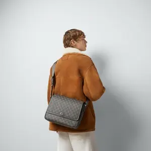 Gucci Gg Supreme Messenger Bag