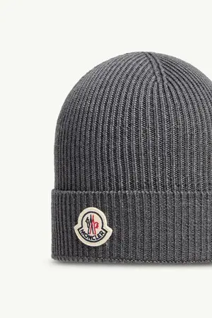 Moncler Logo Patch Ribbed Beanie - Dark Grey