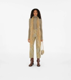 Burberry Vintage Check Fringed-edge Scarf
