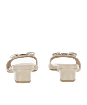 FERRAGAMO 30mm Vara Bow Slides - Amaretti