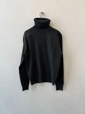 Ami Ribbed Turtleneck Sweater