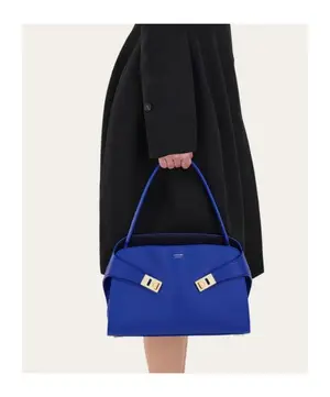 FERRAGAMO Hug Soft Shoulder Bag - Klein/midnight Blue
