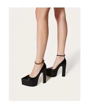Valentino Garavani Tan-go Vlogo Plaque Platform Pumps - Black
