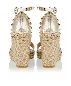 Valentino Garavani Rockstud Wedge Espadrilles - Nude