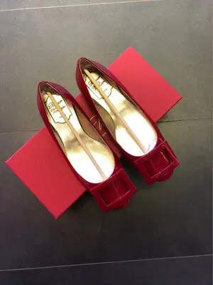 ROGER VIVIER Gommet Ballet Flats With Enamel Buckle - Red