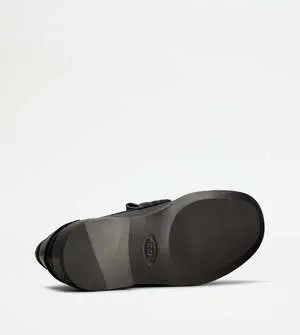 TOD'S Logo-plaque Slip-on Loafers - Black