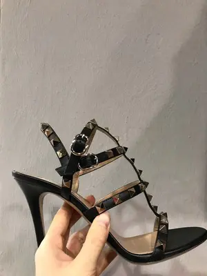 Valentino Garavani Rockstud Open Toe Sandals - Black