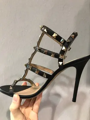 Valentino Garavani Rockstud Open Toe Sandals - Black