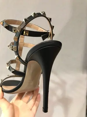 Valentino Garavani Rockstud Open Toe Sandals - Black