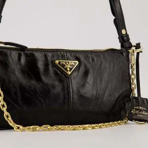 Prada Re-edition 2002 Zipped Shoulder Bag - Black