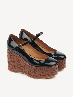 Chloé Maxime Wedge Pumps With Adjustable Buckle Closure - Brown