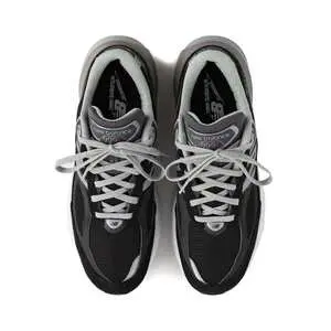 NEW BALANCE 990v6 Lace-up Sneakers - Black