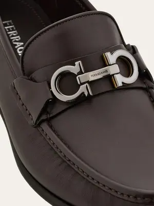 FERRAGAMO Avril Round Toe Loafers With Gancini Buckle - Black