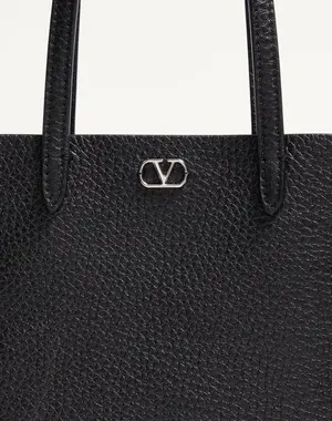 Valentino Garavani Vlogo Plaque Eyelet Detailed Shoulder Bag