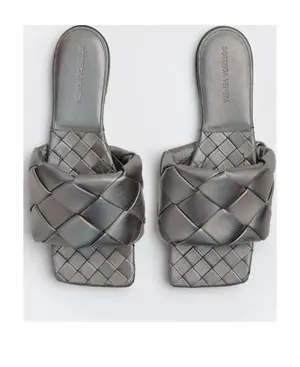 Bottega Veneta Lido Intrecciato Flat Sandals - Gray