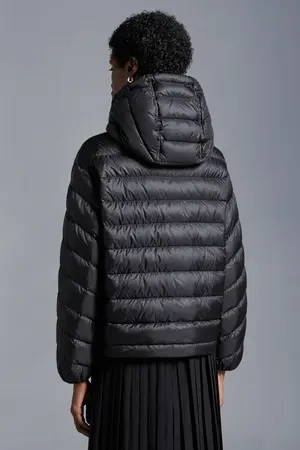 Moncler Delfo Short Down Jacket With Hood - Black