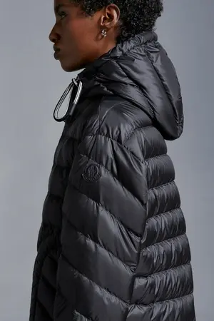 Moncler Delfo Short Down Jacket With Hood - Black