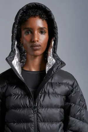Moncler Delfo Short Down Jacket With Hood - Black