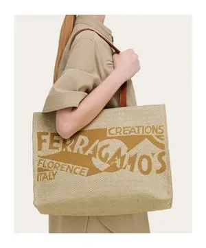 FERRAGAMO Logo Tote Bag - Camel/white
