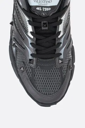Valentino Garavani Rockstud Embellished Low-top Sneakers - Black