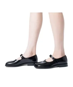MAISON MARGIELA Tabi Toe Mary Jane Shoes - Black