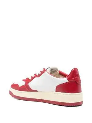 AUTRY Medalist Low Perforated Sneakers