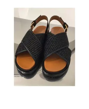 Marni Fussbett Cross-strap Flat Sandals