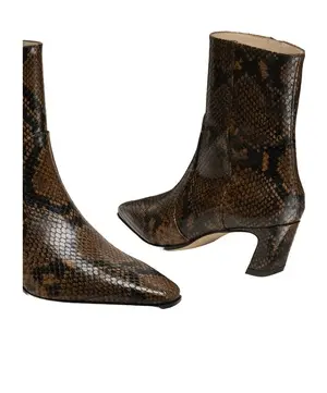 STUART WEITZMAN Stassi Zip Bootie 50