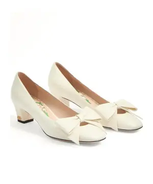 Valentino Garavani Bowow Kidskin Pumps - Ivory