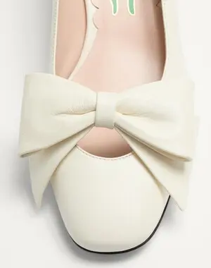 Valentino Garavani Bowow Kidskin Pumps - Ivory