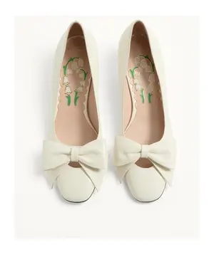 Valentino Garavani Bowow Kidskin Pumps - Ivory