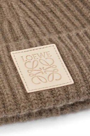 Loewe Logo Patch Knitted Beanie - Beige
