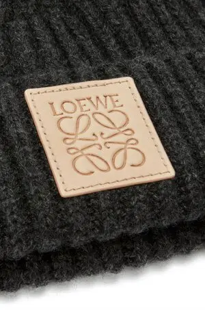 Loewe Logo Patch Knitted Beanie - Black