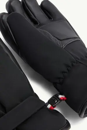 Moncler Padded Gloves With Embossed Logo - Black
